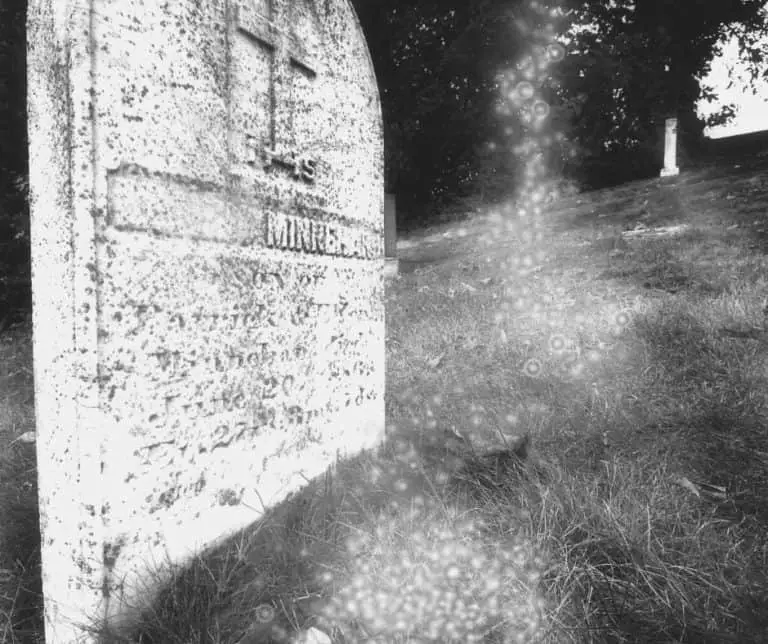 What ghost orbs are: Paranormal light phenomenon – Friendly Specter