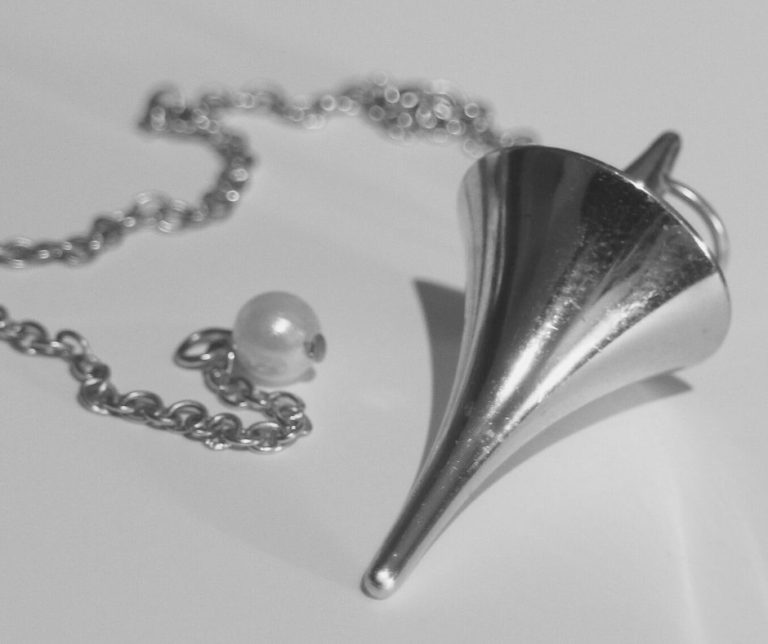 How to communicate with spirits using your pendulum – Friendly Specter
